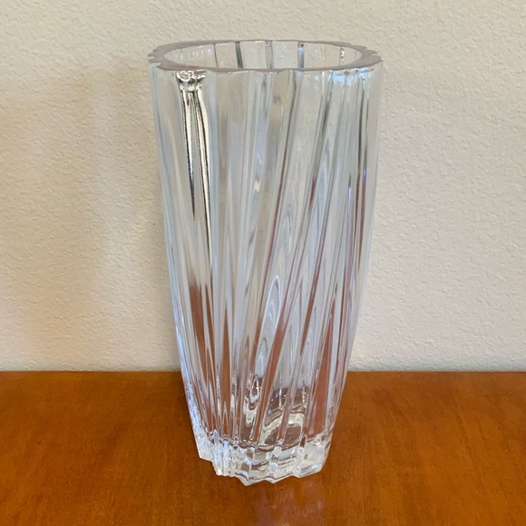 Accents | Lustrous Heavy Lead Crystal Vase Spiral Zig Zag 975 Czech ...